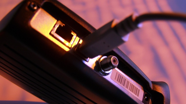 Cable modems to hit 300Mbps with 8-channel bonding - Ars Technica