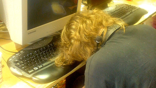 Night e-night: sleepwalking woman logs on, sends e-mail - Ars Technica