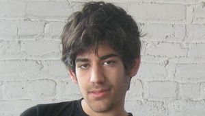 Former Reddit co-owner arrested for excessive JSTOR downloads - Ars ...