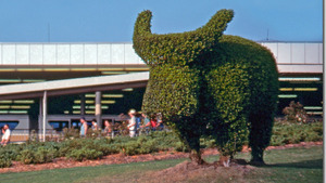 Internet abuzz with claims that UK police picked up the wrong Topiary ...