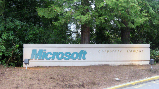 Microsoft pitches private cloud to IT with System Center 2012 - Ars ...