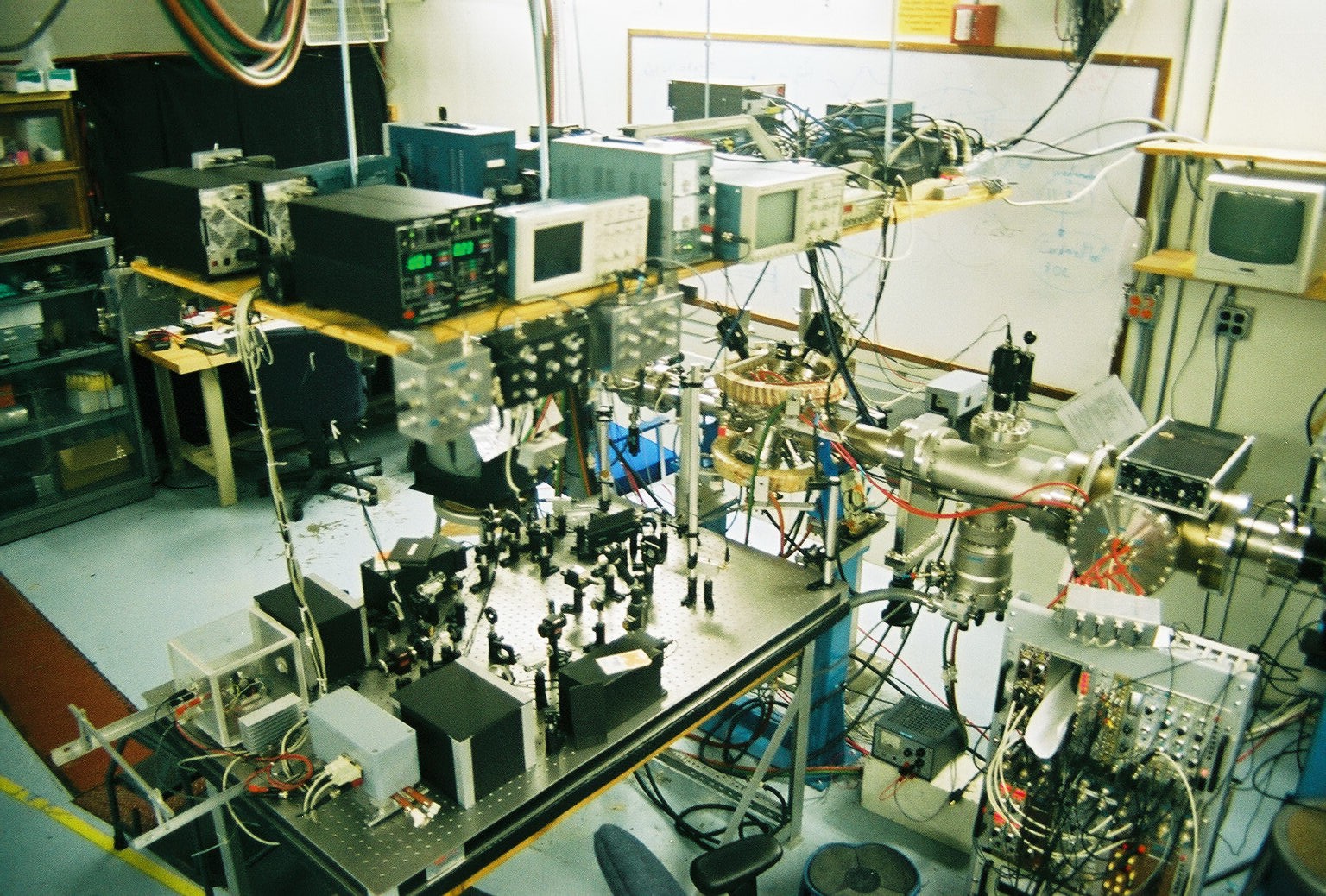 Researchers control reactions between just two atoms - Ars Technica