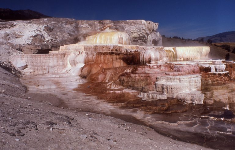 Researchers ponder what’s next in volcanic Yellowstone - Ars Technica
