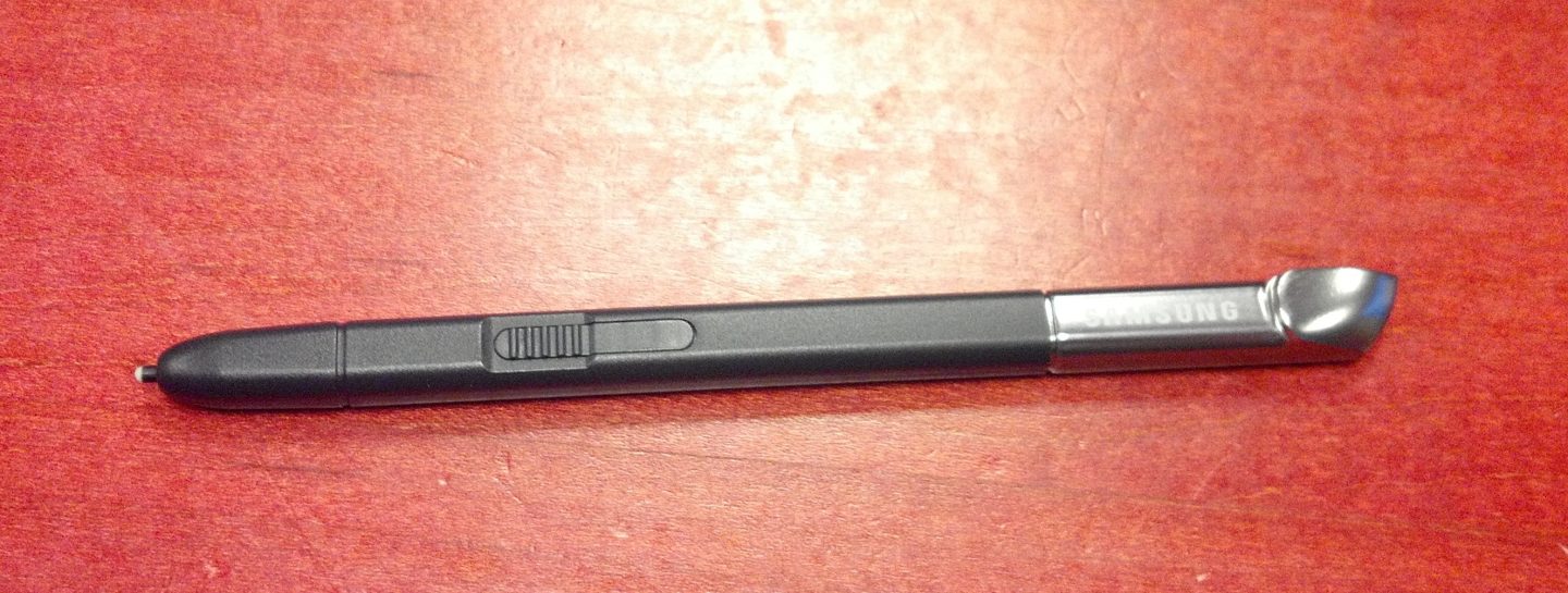 Samsung Galaxy Note 10.1 hands-on: a solid tablet with big shoes to ...