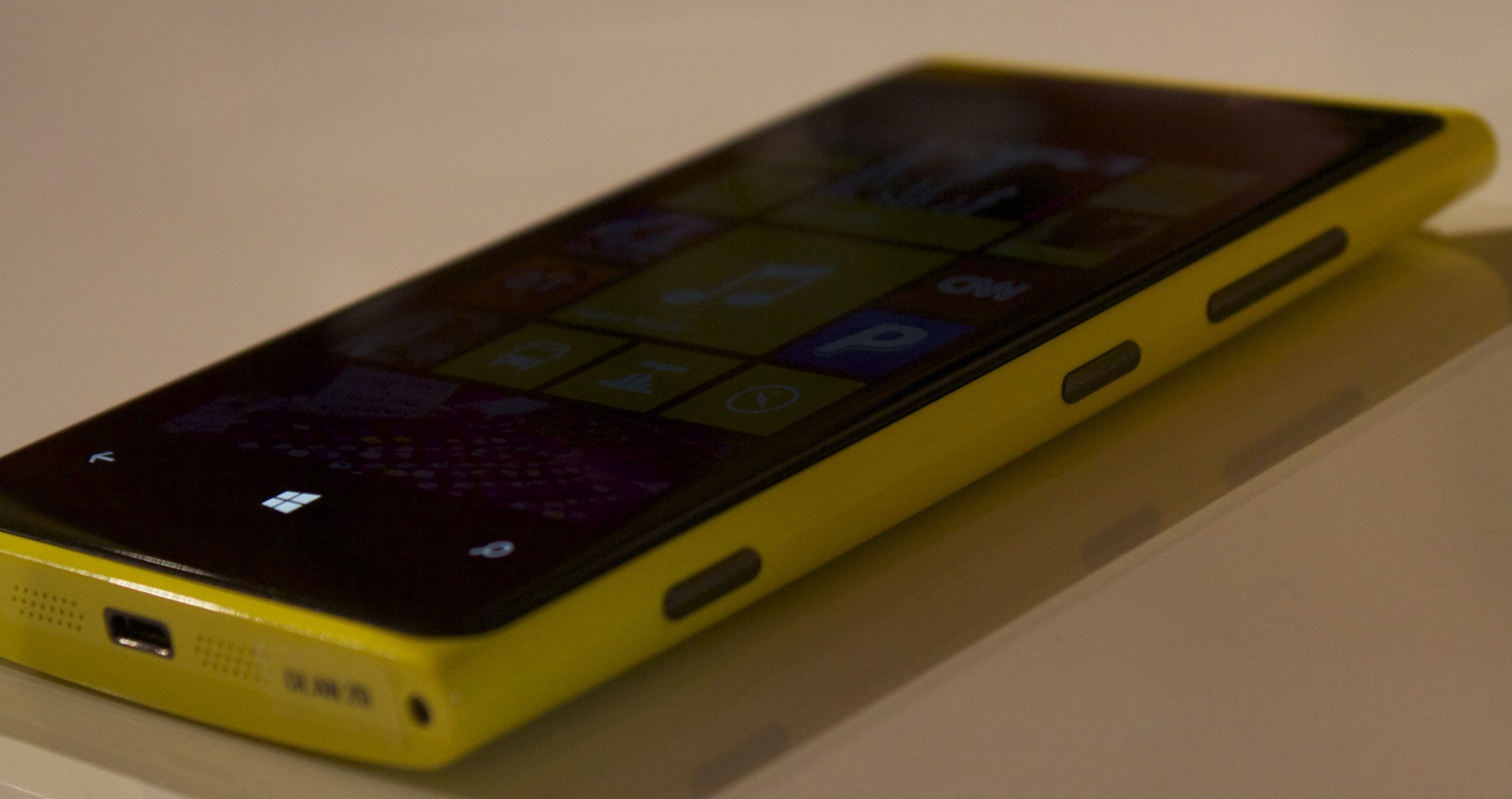Nokia Lumia 900 Yellow A Closer Look At Nokia Lumia 920's Body And