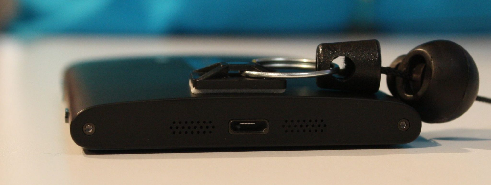 A closer look at Nokia Lumia 920's body and remarkable PureView camera ...