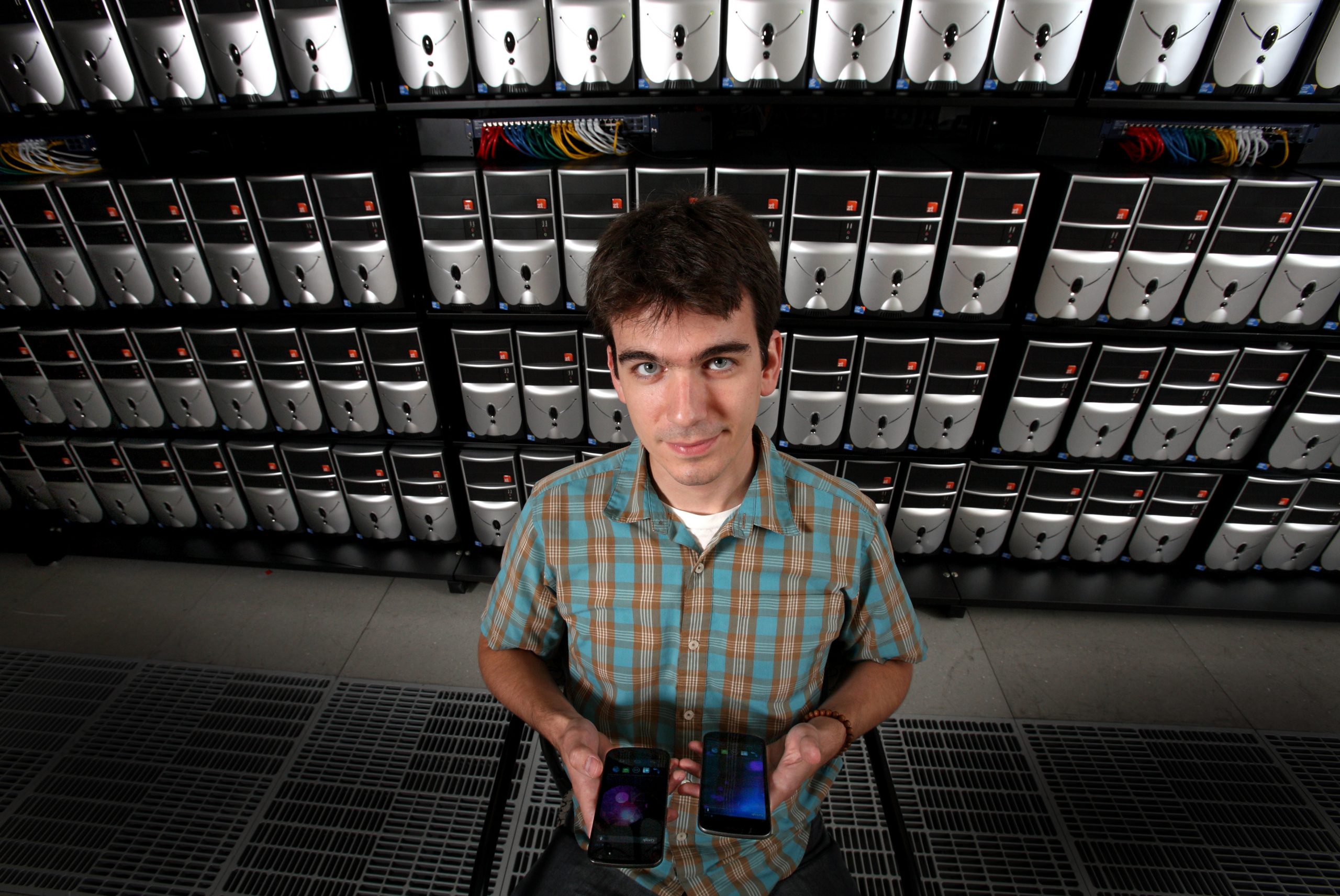 MegaDroid: 300,000 Androids clustered together to study network havoc ...