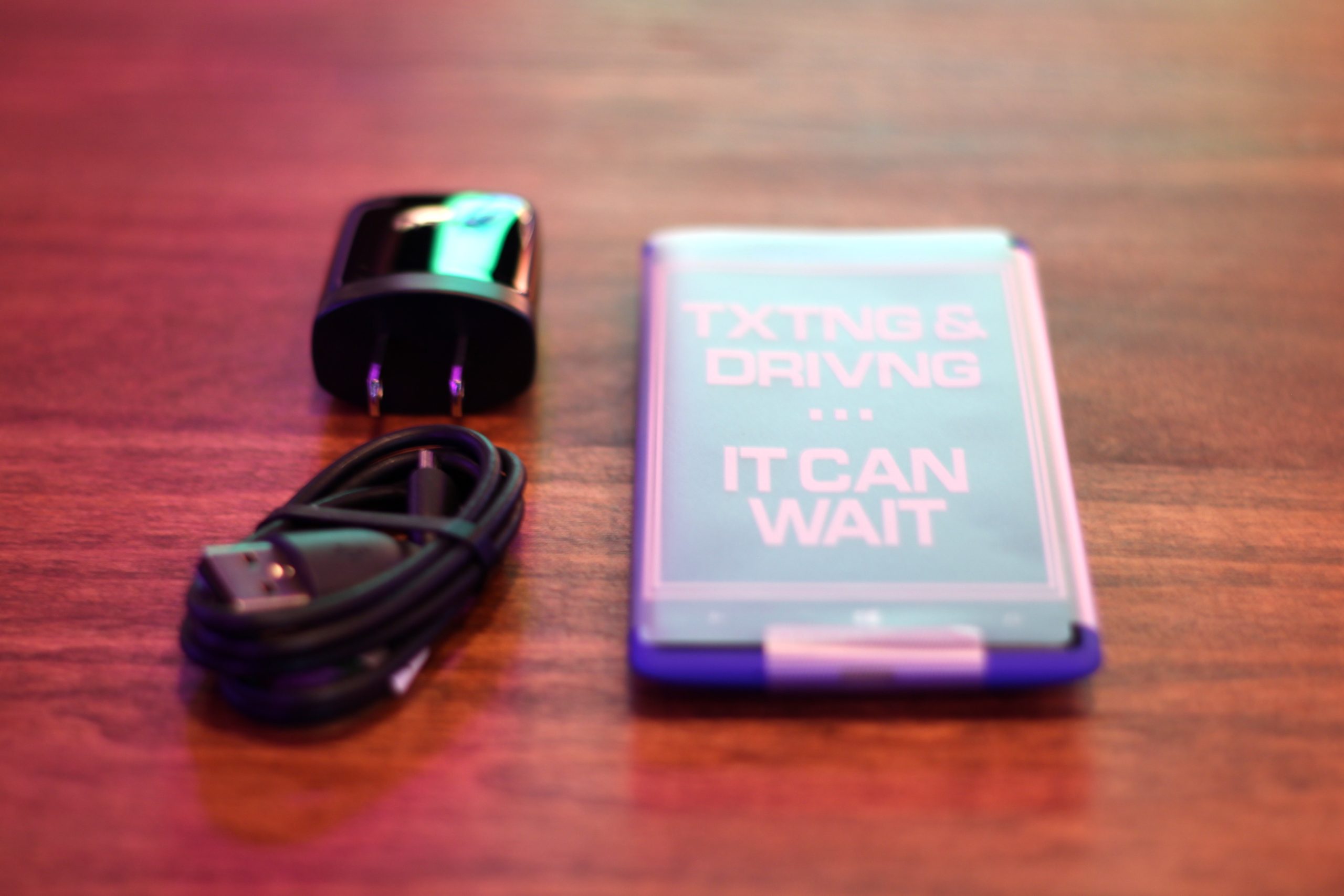 Deboxing the HTC Windows Phone 8X - Ars Technica