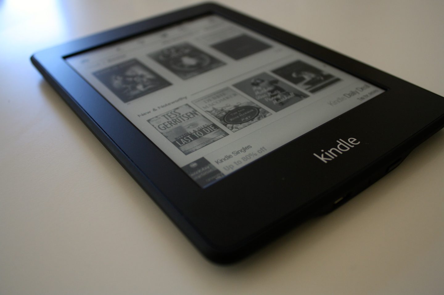 Brighter, sharper, and ad-filled: The Kindle Paperwhite review - Ars ...