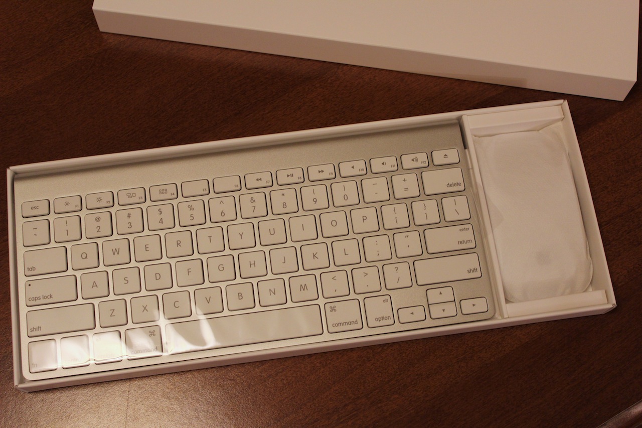 Taking the new iMac out of its weird-shaped box - Ars Technica