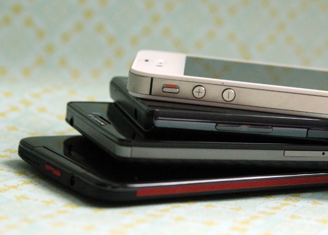 Looking backward and forward: The explosive smartphone scene in 2013 ...