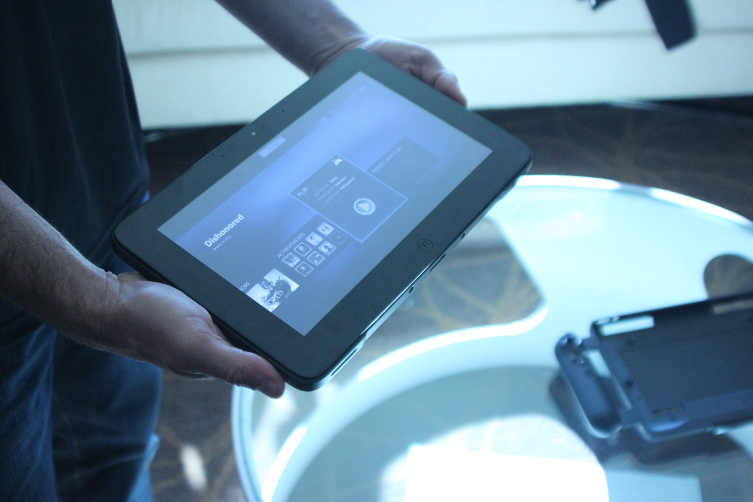 Hands-on with the Razer Edge: A mid-range gaming PC stuffed in a tablet ...