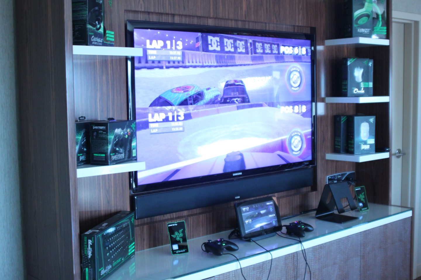 Hands-on with the Razer Edge: A mid-range gaming PC stuffed in a tablet ...