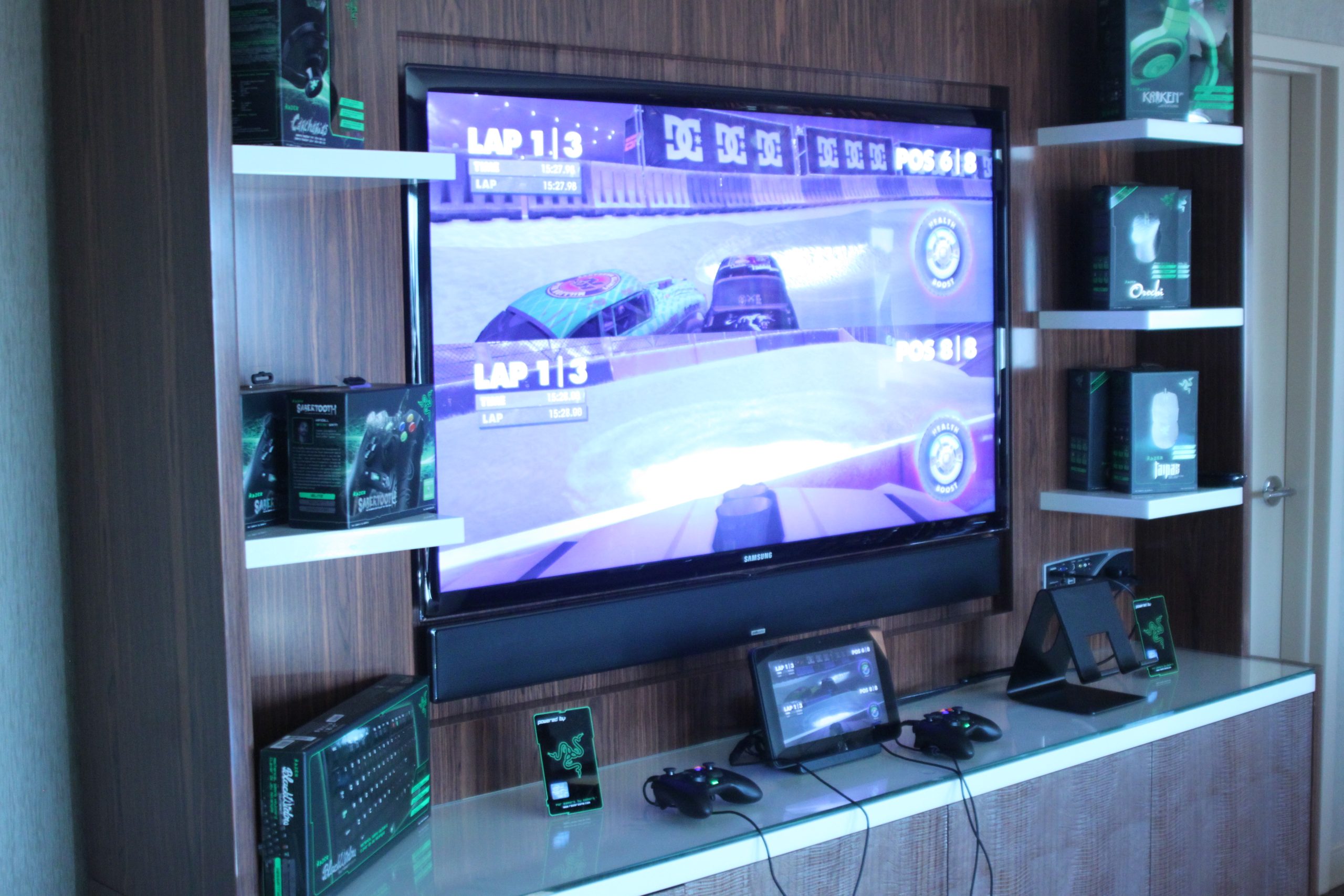 Hands-on with the Razer Edge: A mid-range gaming PC stuffed in a tablet ...
