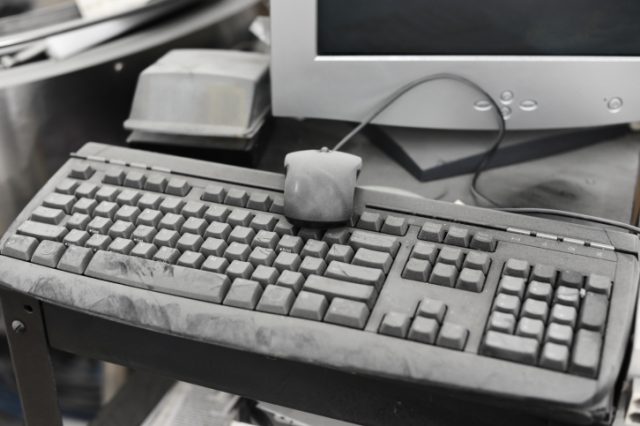 Sorry to say it, but keyboard and mouse are losing the FPS market - Ars ...