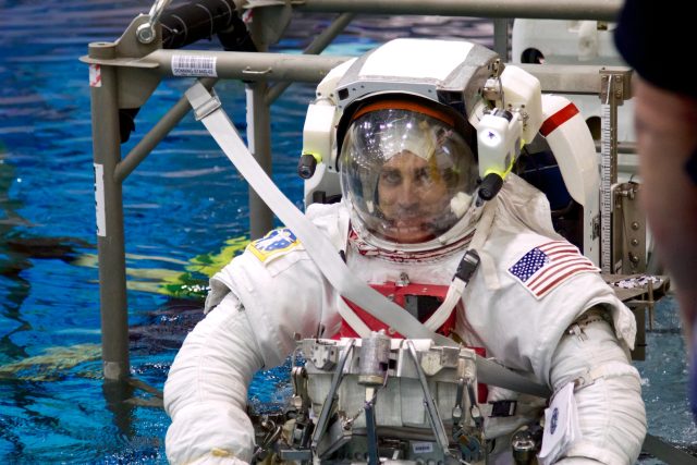 Swimming with spacemen: The image gallery - Ars Technica