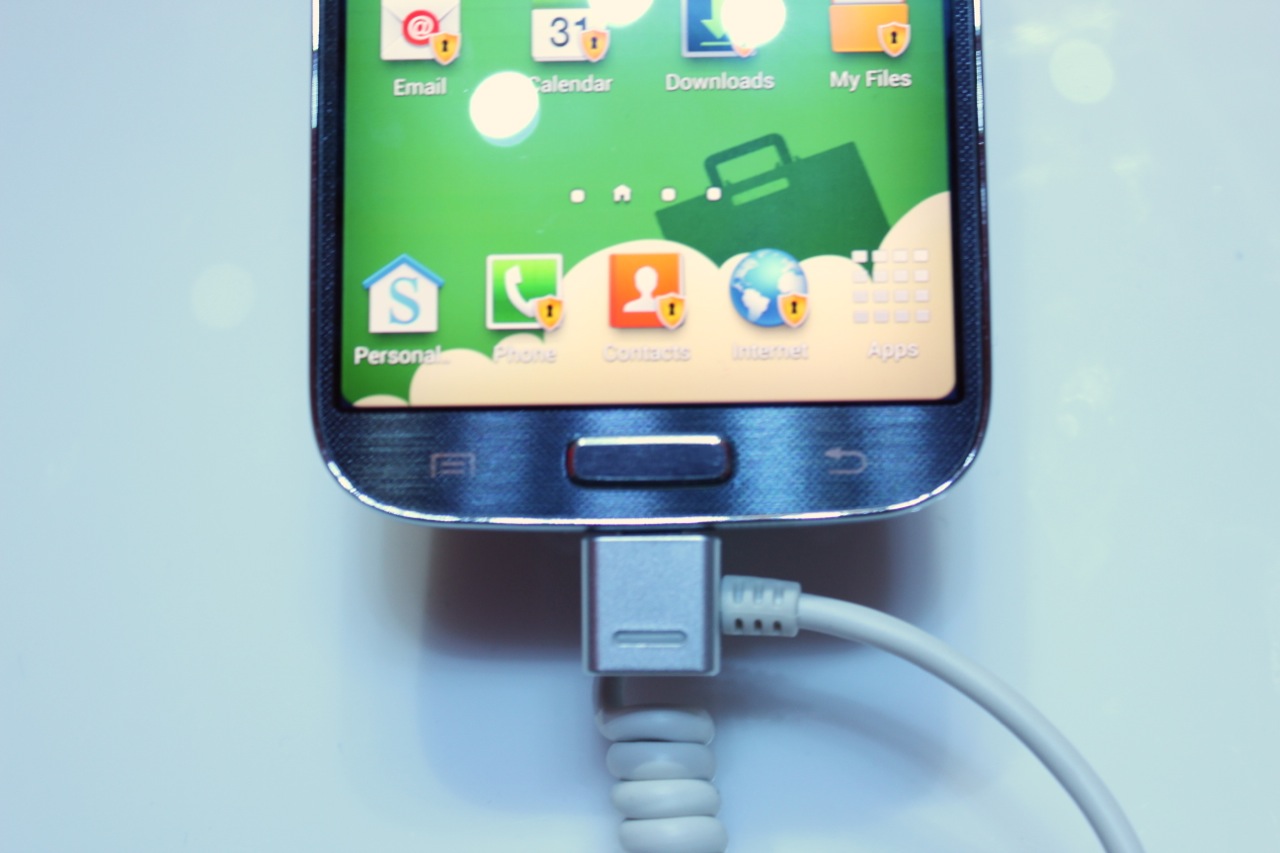 Our first face-to-face meeting with Samsung’s Galaxy S 4 - Ars Technica