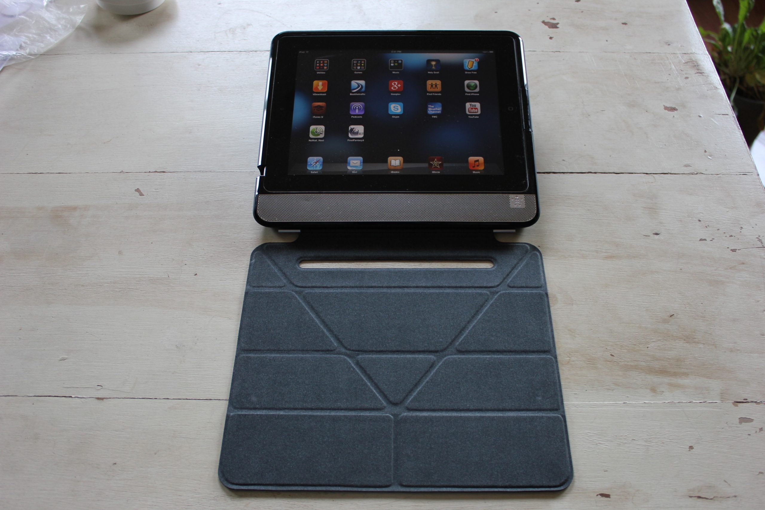 Review: Thunderstorm iPad speaker-case is a boombox for the digital era ...