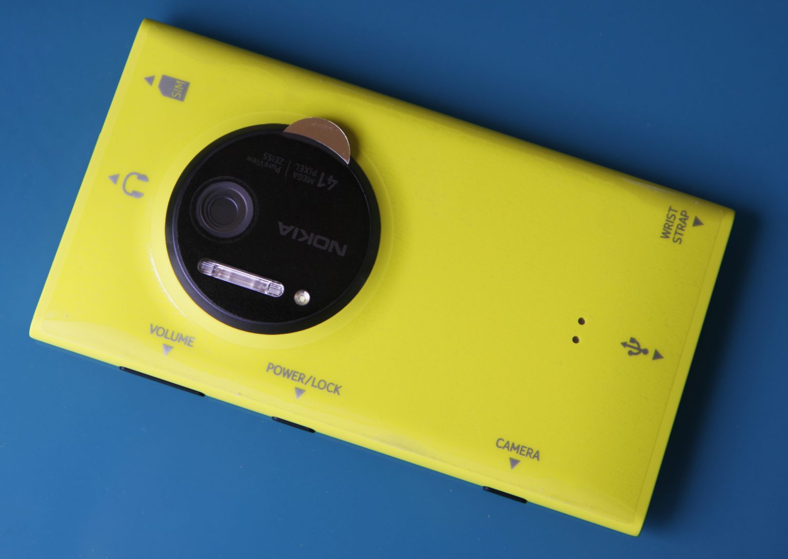 The Nokia Lumia 1020: The smartphone to render point-and-shoots ...