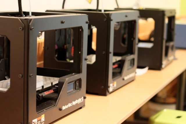 3D printing for all: Inside Chicago library’s new “pop-up maker lab ...