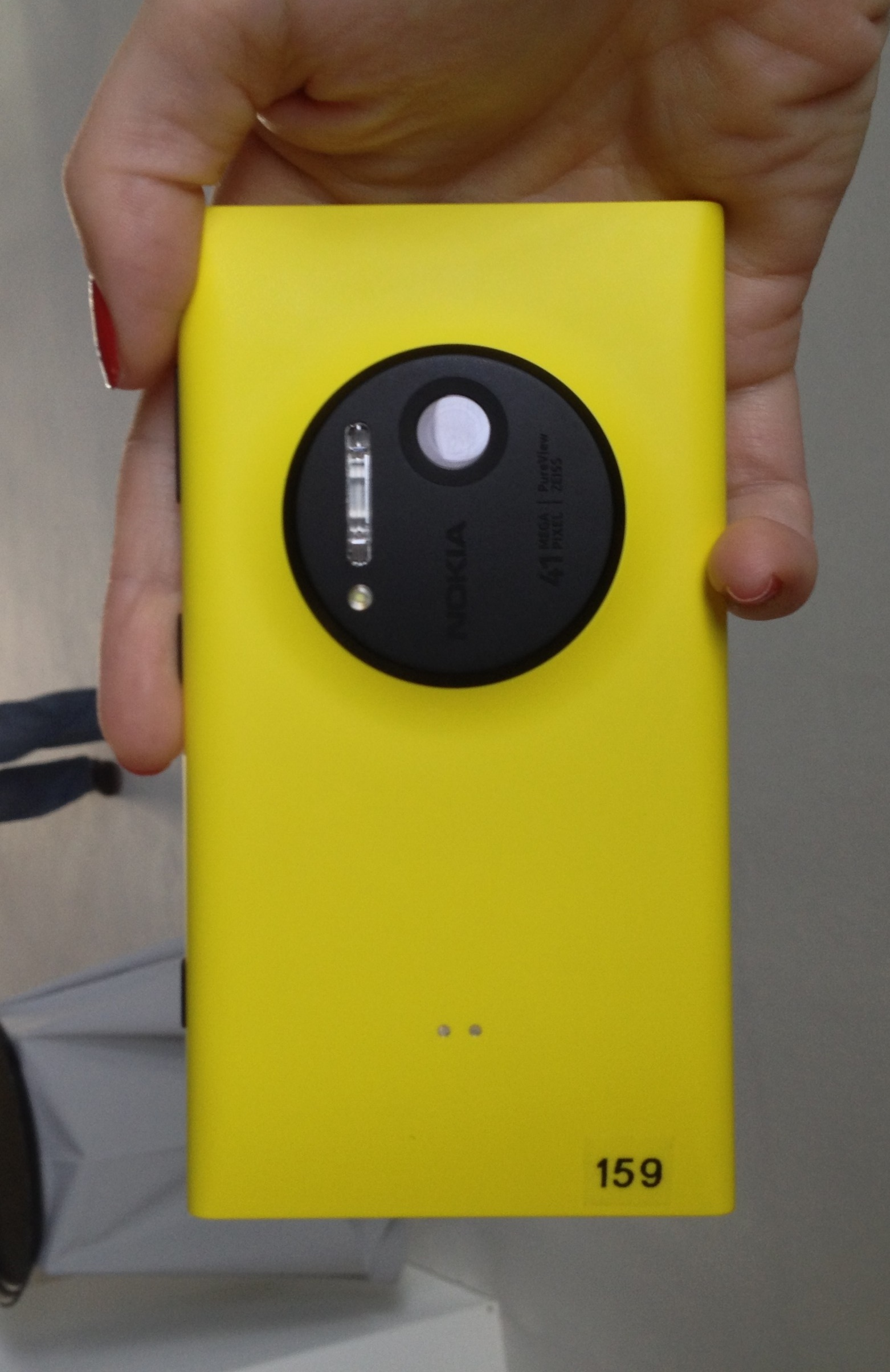 Nokia Lumia 1020 Front Camera