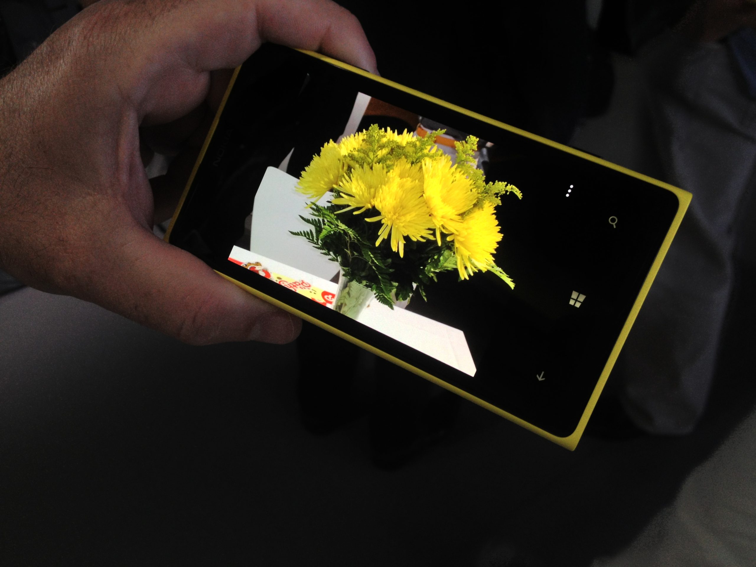 In the dark and on the move with the Nokia Lumia 1020’s camera - Ars ...