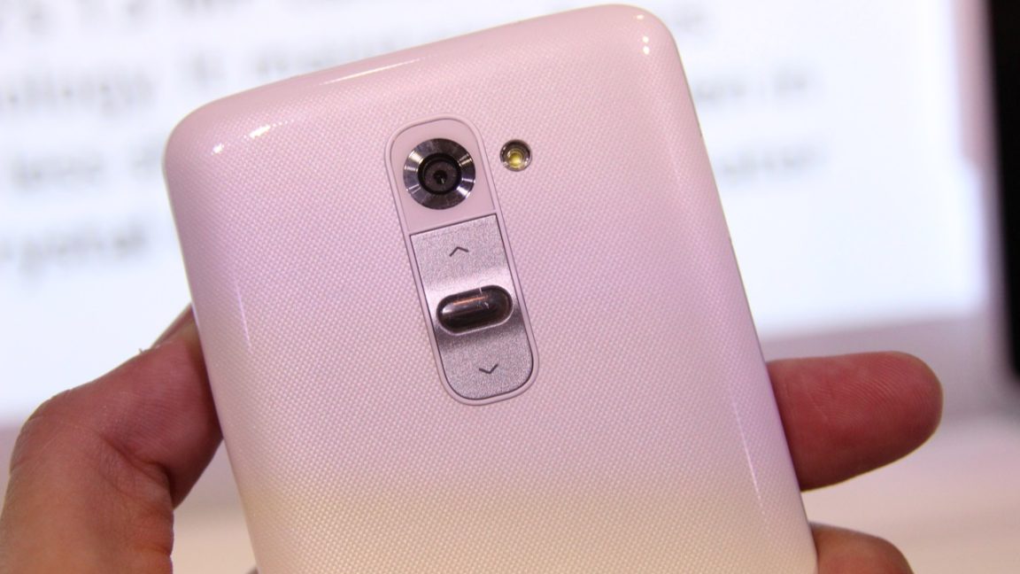 Hands-on with LG’s G2 smartphone (and the buttons on the back) - Ars ...