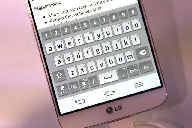 Hands-on with LG’s G2 smartphone (and the buttons on the back) - Ars ...