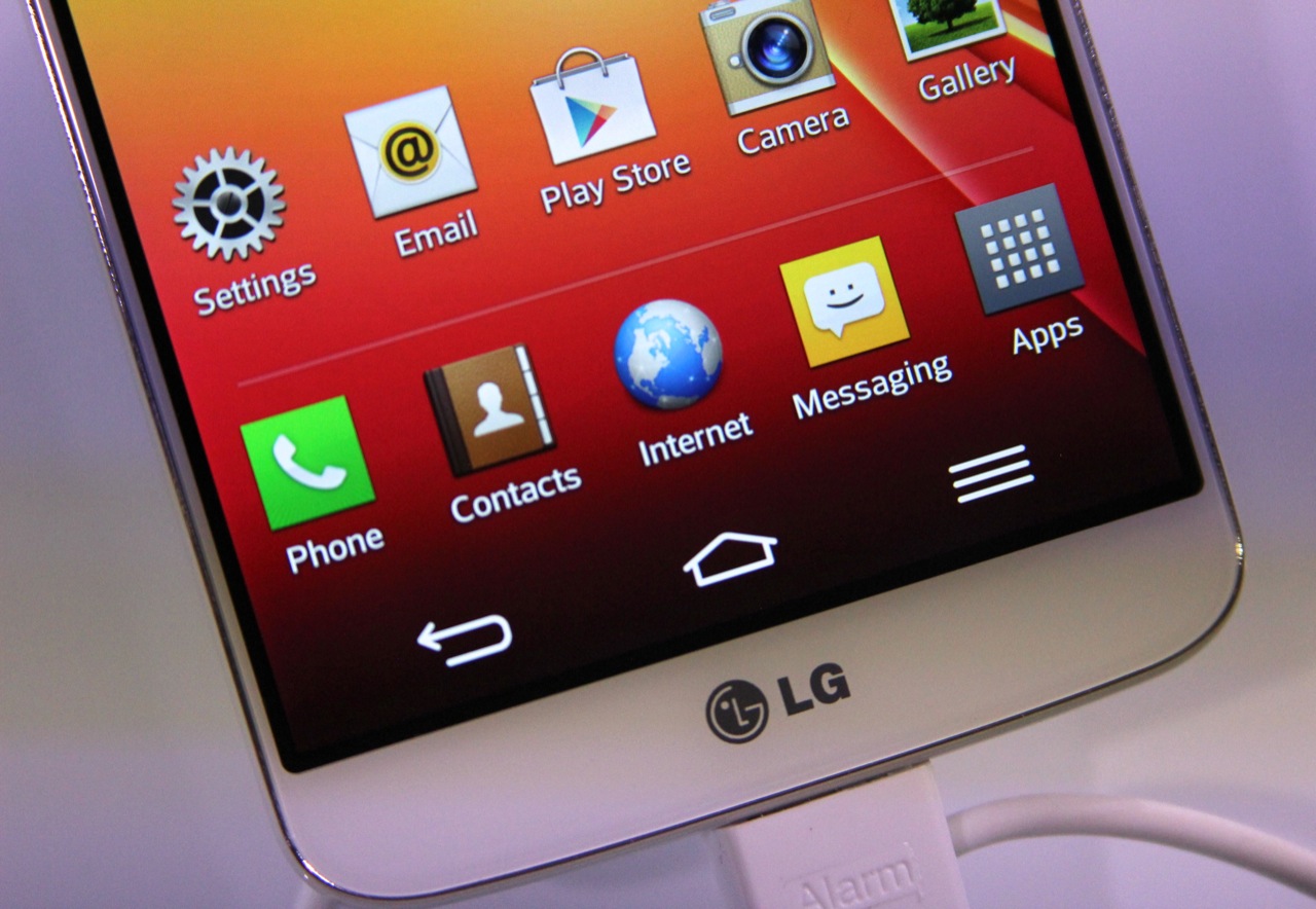 Hands-on with LG’s G2 smartphone (and the buttons on the back) - Ars ...