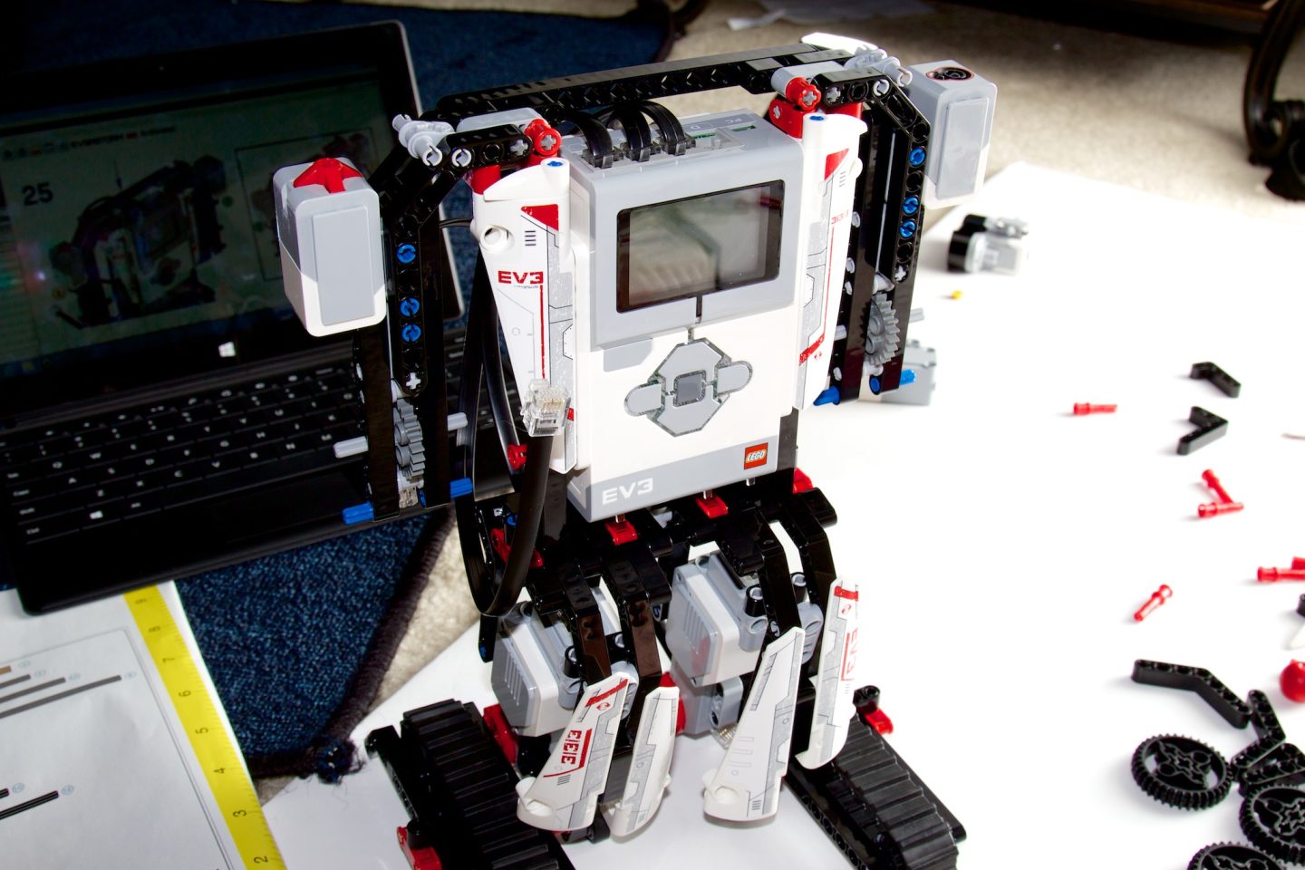 Review: Lego Mindstorms EV3 means giant robots, powerful computers ...