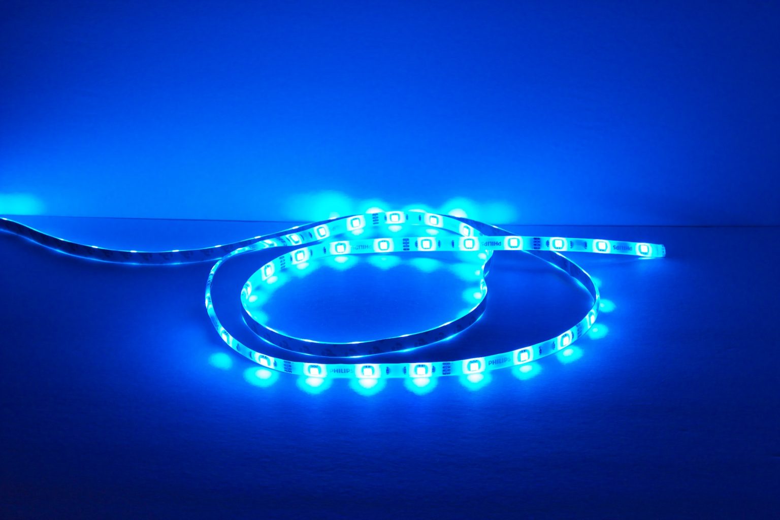 Review: Two new color-changing lights want to be friends with Philips ...