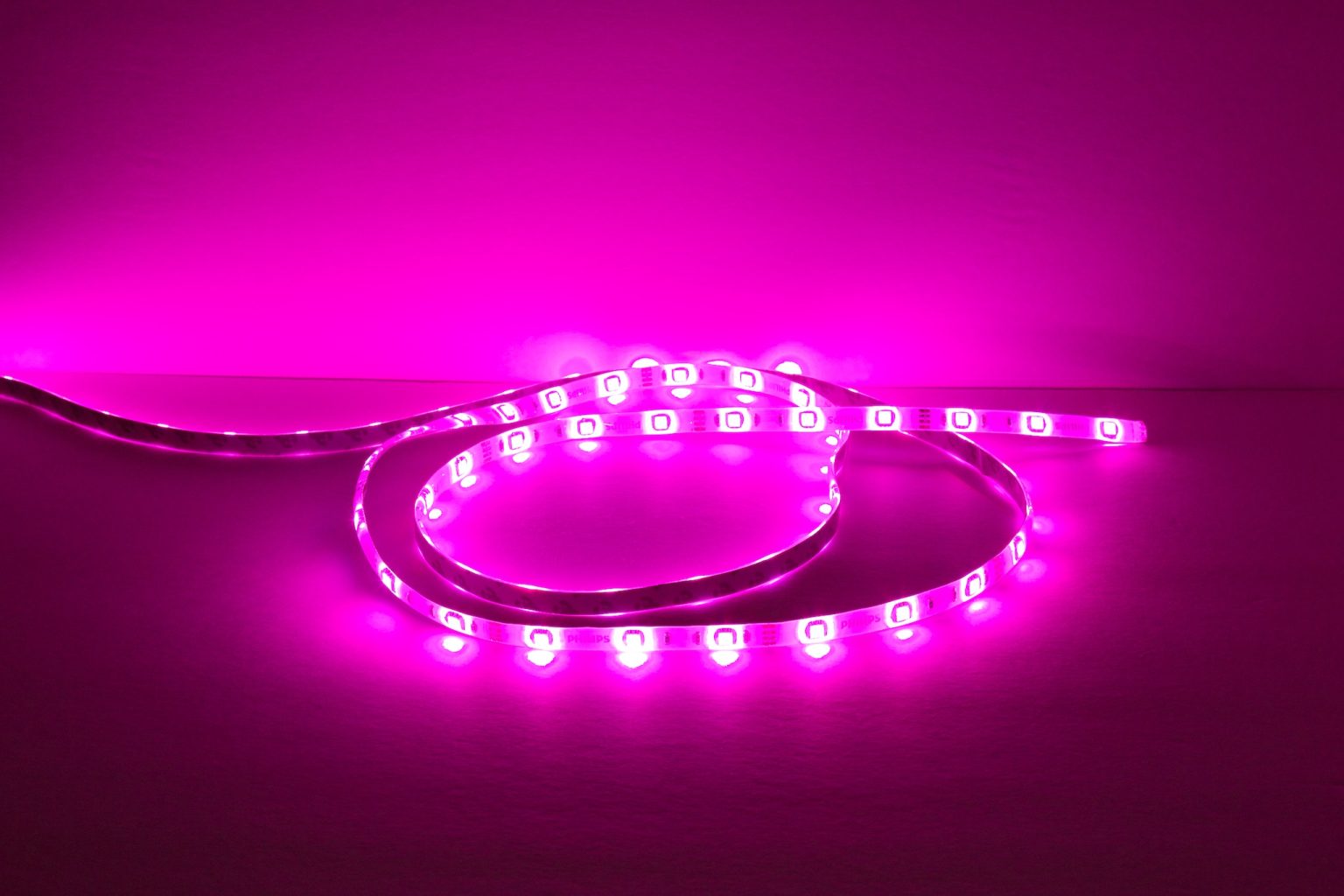 Review: Two new color-changing lights want to be friends with Philips ...