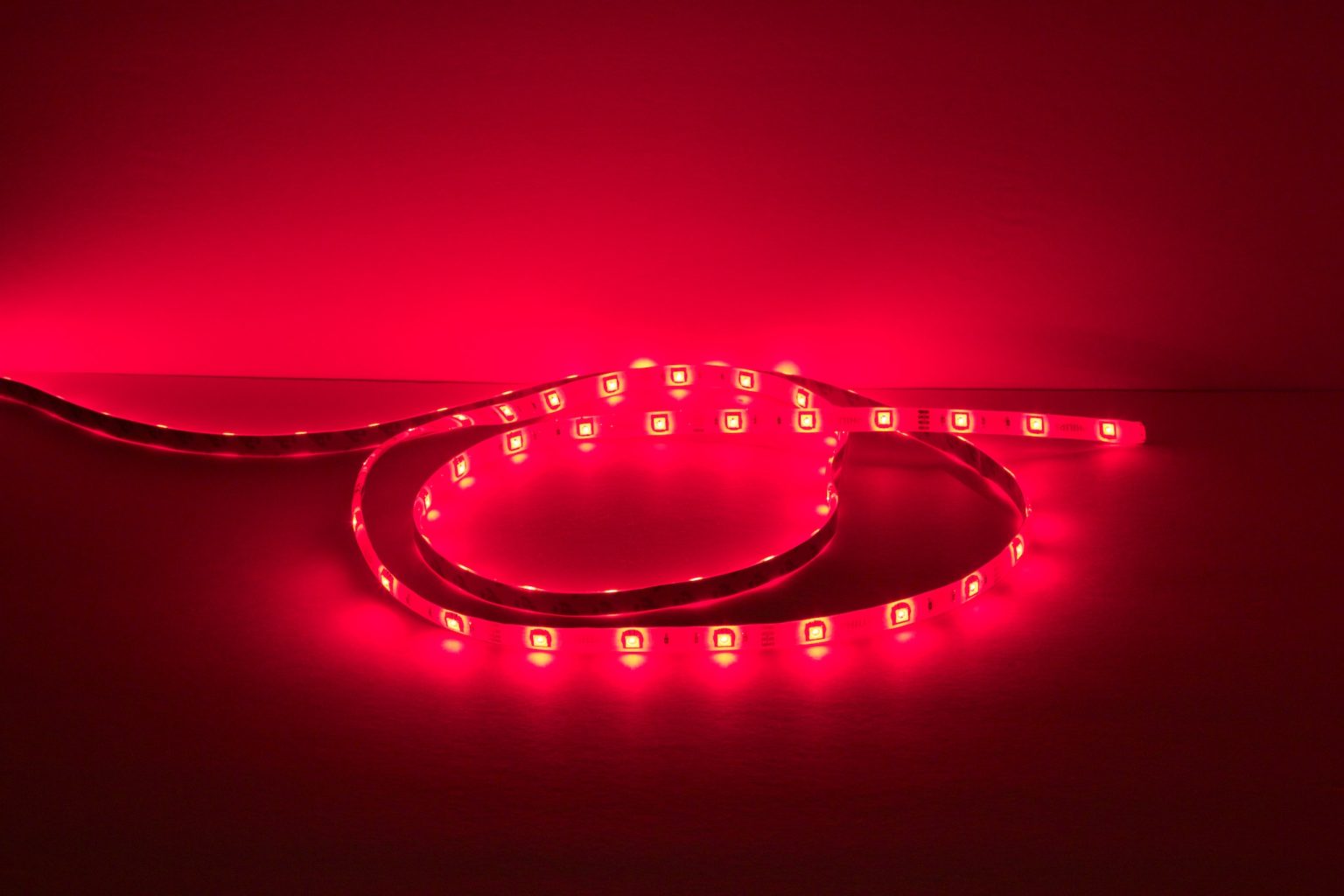 Review: Two new color-changing lights want to be friends with Philips ...