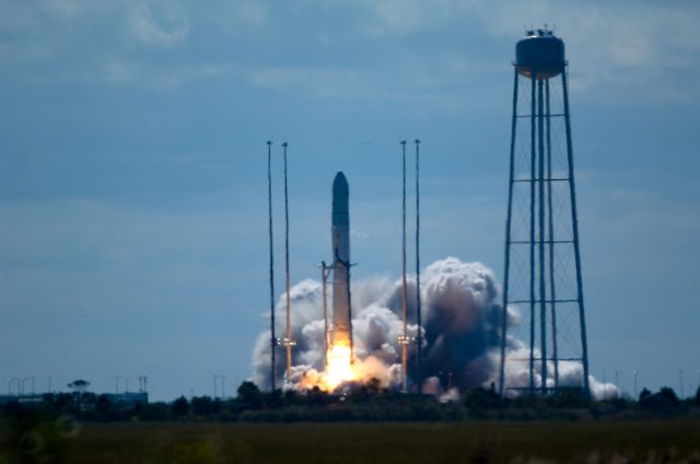 Gallery: the successful launch of the Antares rocket - Ars Technica
