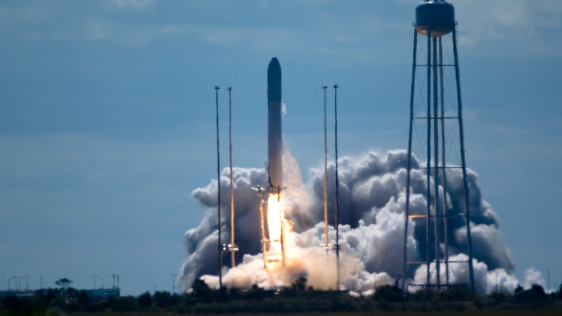 Gallery: the successful launch of the Antares rocket - Ars Technica