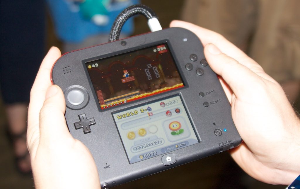 Hands-on with the Nintendo 2DS: Surprisingly small and comfortable ...
