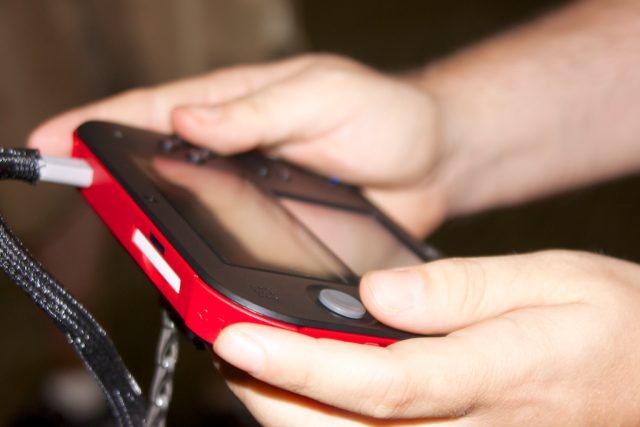 Hands-on with the Nintendo 2DS: Surprisingly small and comfortable ...