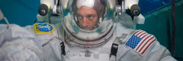 Walking a mile in a real NASA astronaut’s underwater shoes | Ars Technica