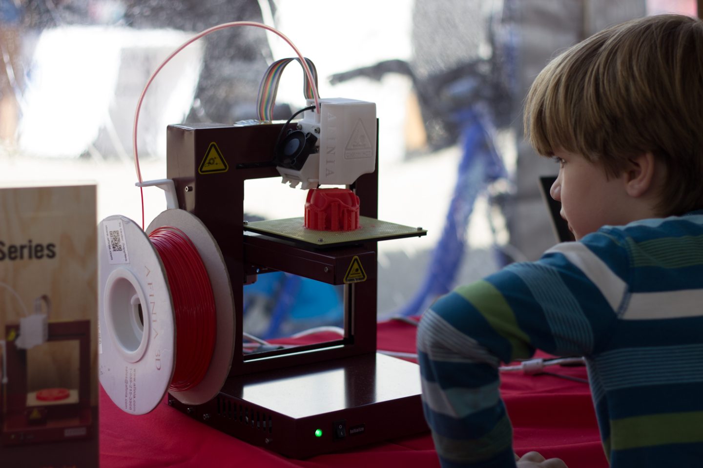 Hugbots, tiny cars, and 3D-printed almost-clothes at Maker Faire - Ars ...