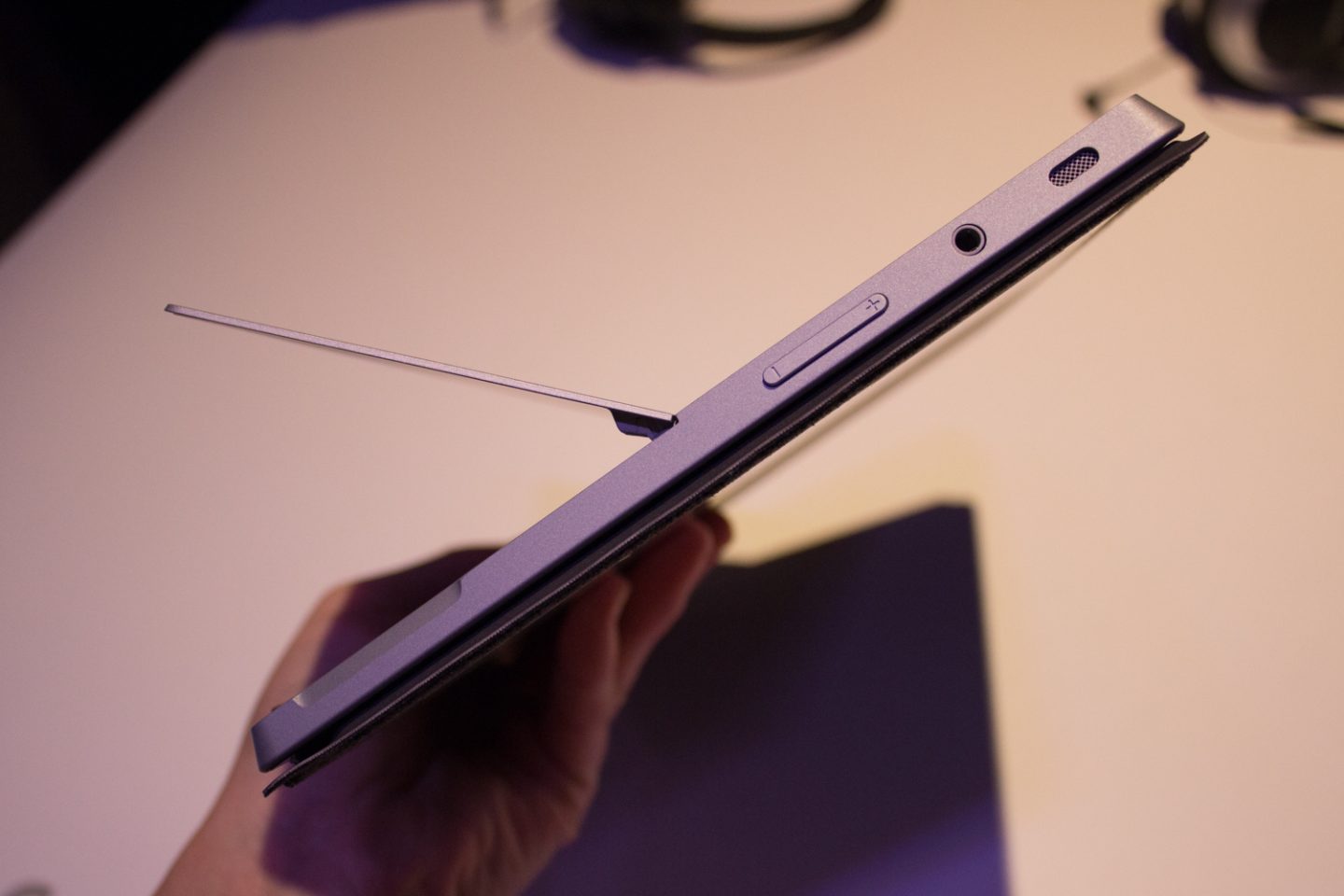 Typing, kickstanding, and folding—first look at the Surface 2 and ...