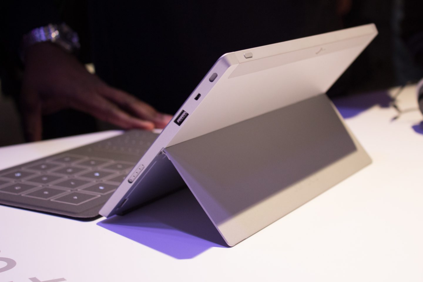 Typing, kickstanding, and folding—first look at the Surface 2 and ...