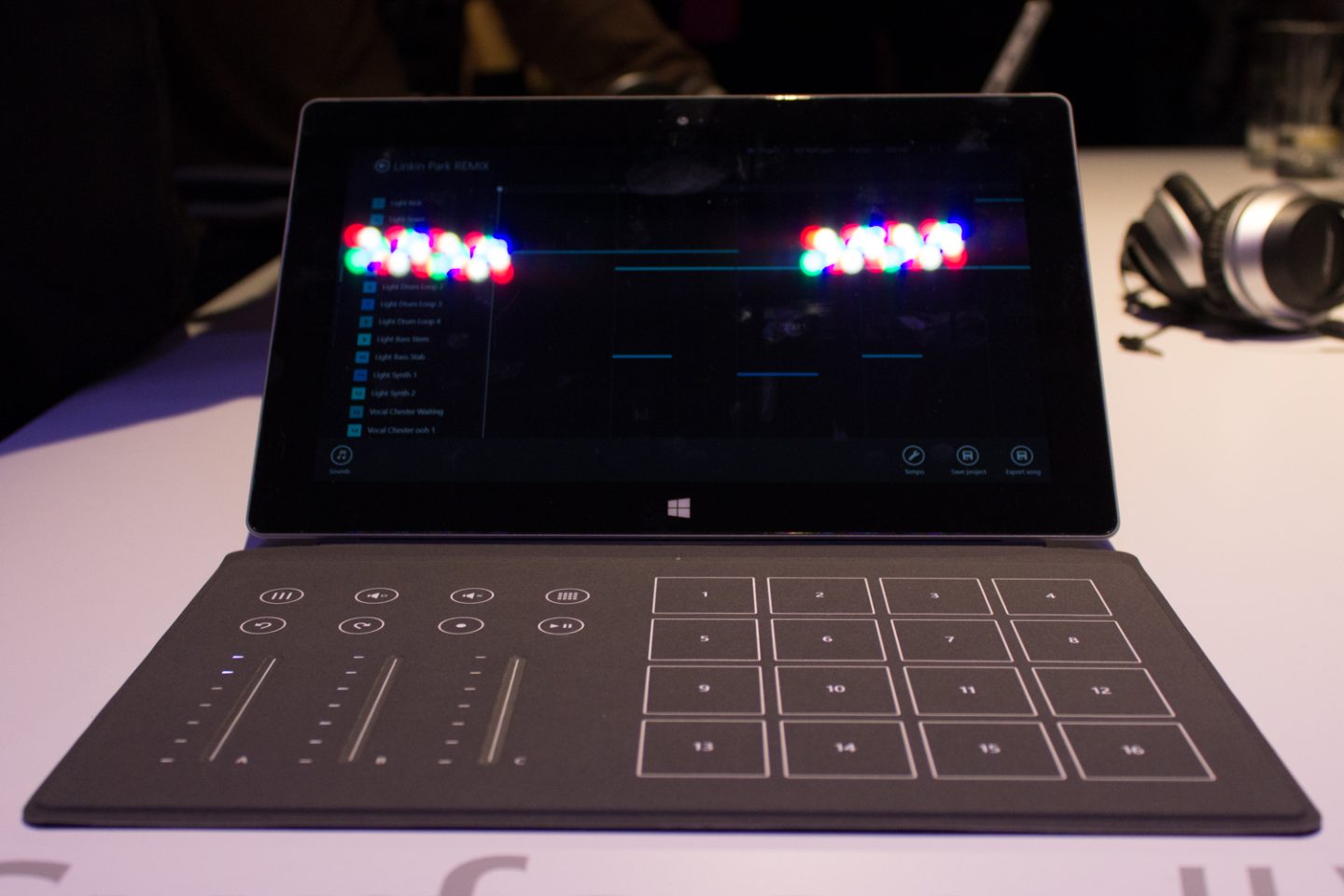 Typing, kickstanding, and folding—first look at the Surface 2 and ...