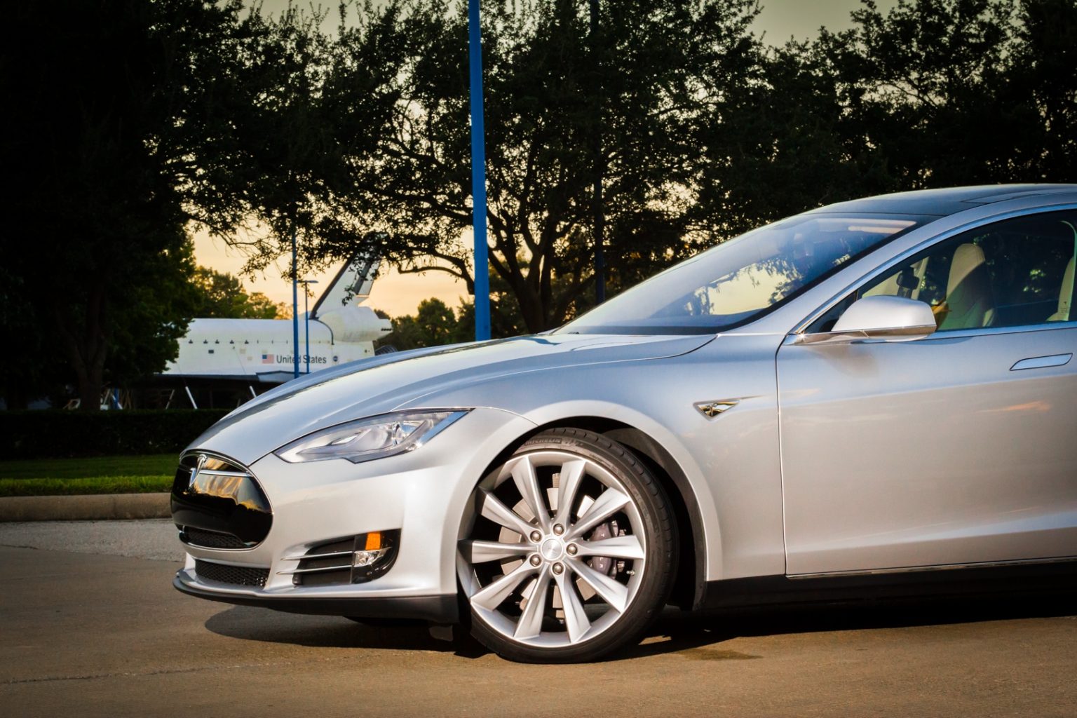 Review: Tesla Motors’ all-electric Model S is fast—but is it a good car ...