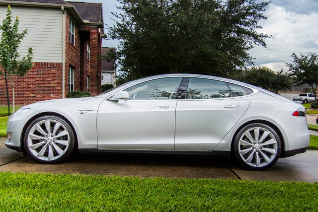 Review: Tesla Motors’ all-electric Model S is fast—but is it a good car ...