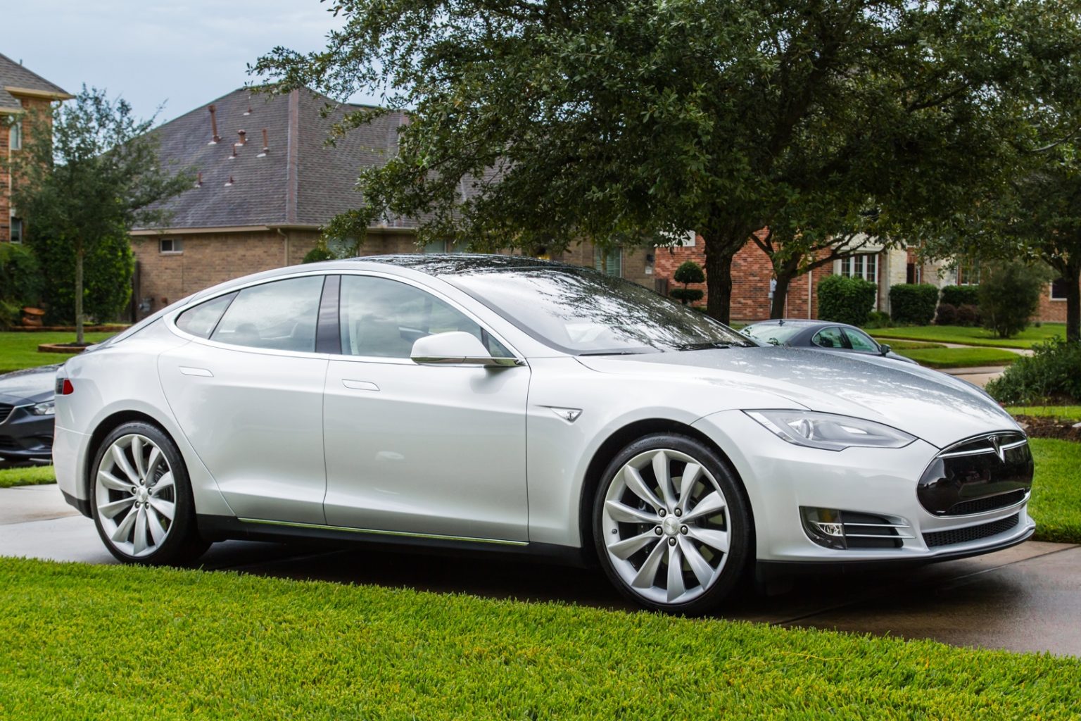 Review: Tesla Motors’ all-electric Model S is fast—but is it a good car ...