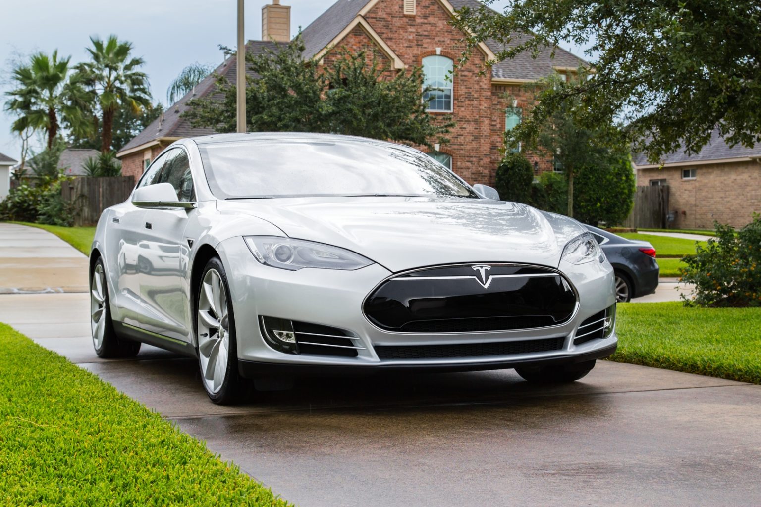 Review: Tesla Motors’ all-electric Model S is fast—but is it a good car ...