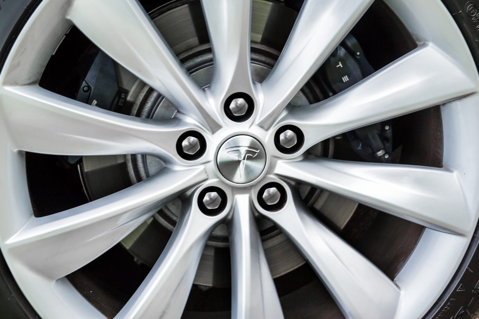 Review: Tesla Motors’ all-electric Model S is fast—but is it a good car ...