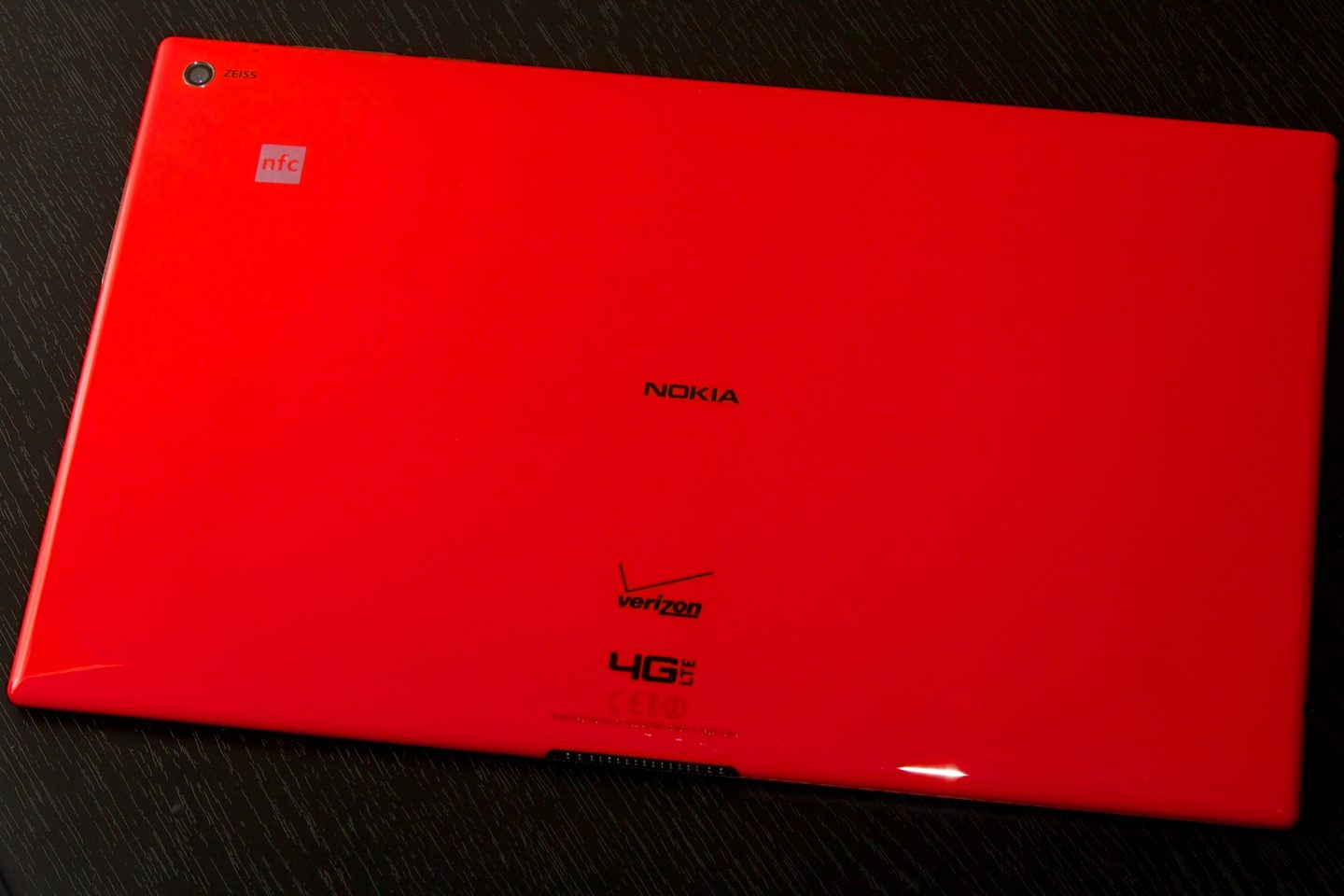 Hands on with the big, red quad-core Nokia Lumia 2520 tablet - Ars Technica