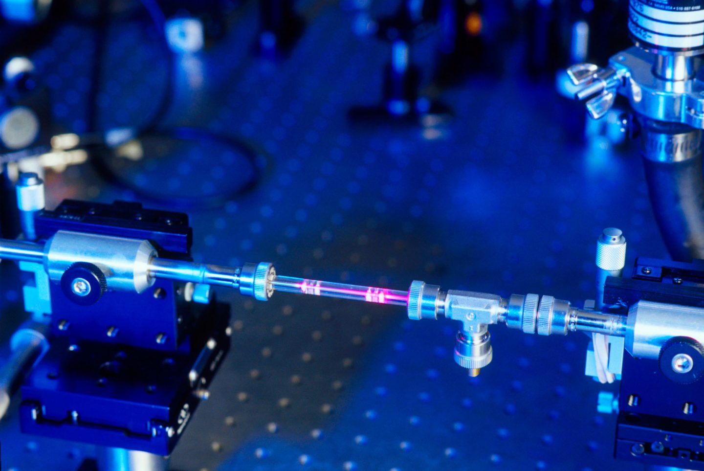 Hairy metal laser show produces bright X-Rays - Ars Technica