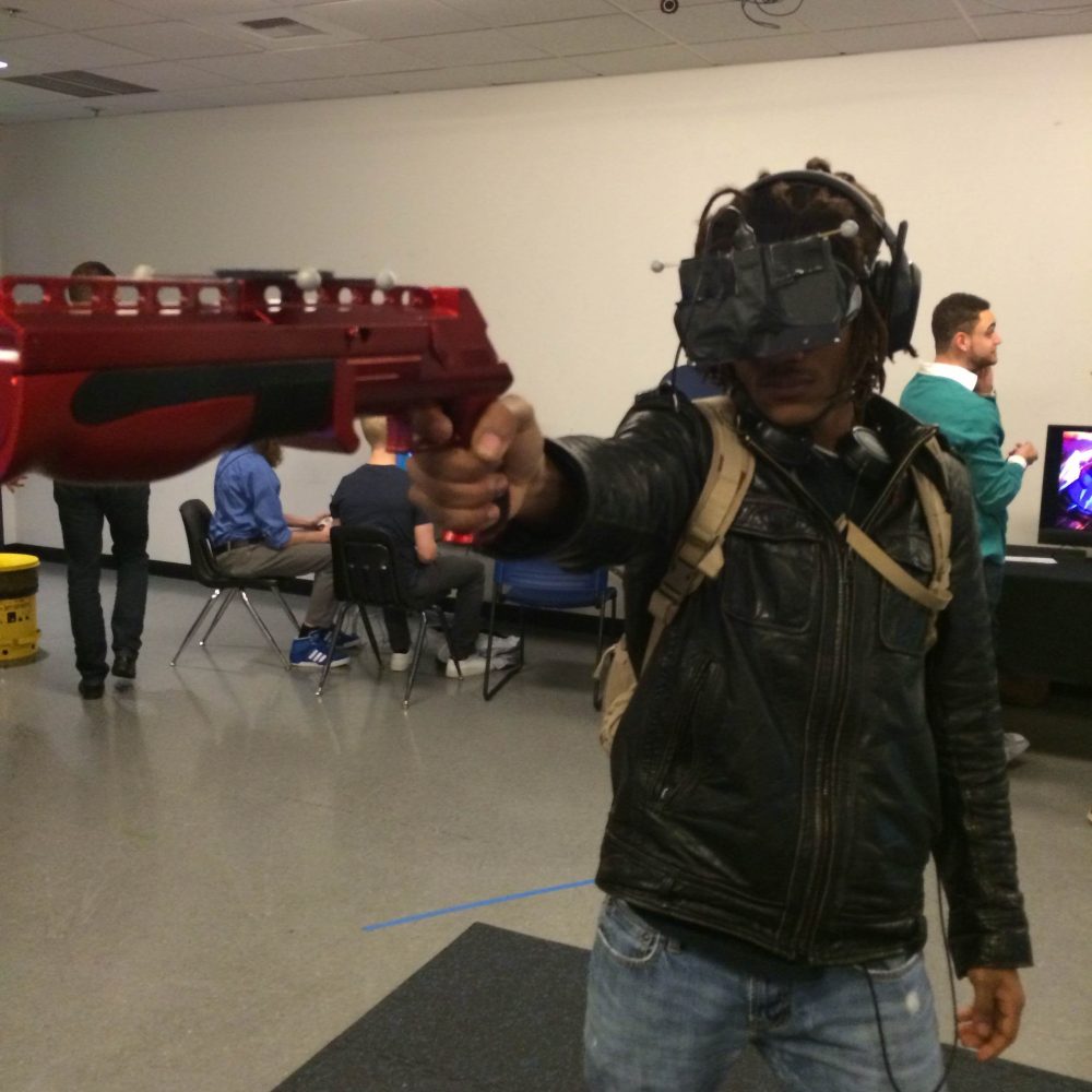 Virtual reality roller coasters coming to Six Flags theme parks - Ars ...